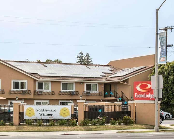 All The Essentials, Like Coffee And Guest Laundry - Encinitas, CA