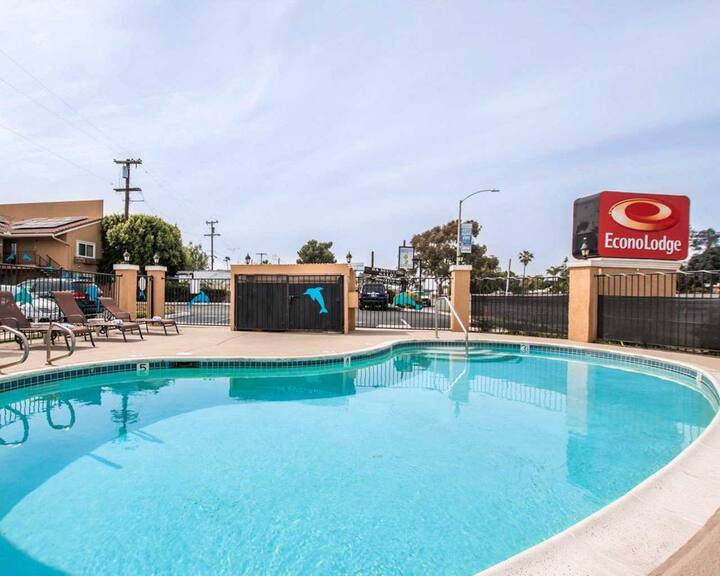 All The Essentials, Like Coffee And Guest Laundry - San Diego, CA