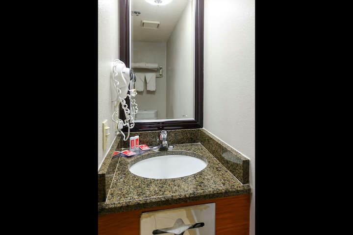 Comfy Home Base With Outdoor Pool - Encinitas, CA