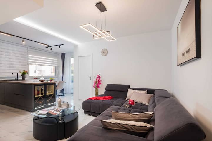 Beach Villa Valentina Apartment V - Okrug Gornji