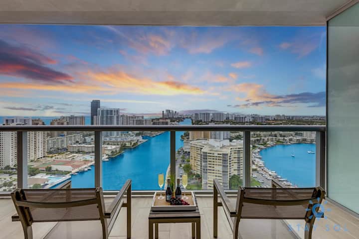 Coastal Gem: Spectacular Apt + Pool + Gym - Hallandale Beach, FL