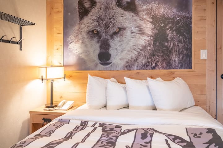 Spacious + Deluxe Rockies Condo | Great Location! - Banff