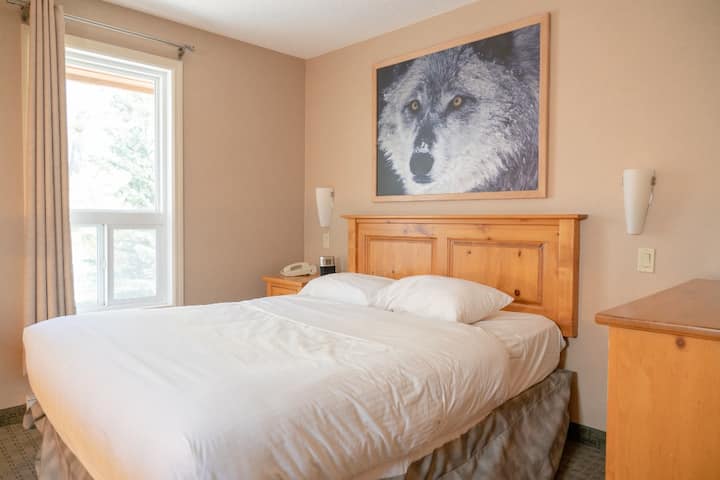Cozy Rockies Retreat | Hot Tub Access! - Banff