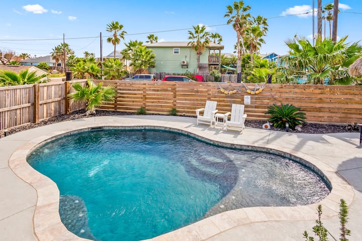 Crooked Cabin With Private Pool - Port Aransas, TX