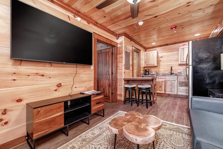 Best Cottage 15, Queen Luxury Suite Full Kitchen - Hot Springs, AR