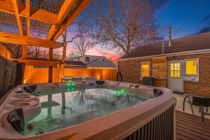 Relaxing Spot With Zen Garden & Year-round Hot Tub - Omaha, NE