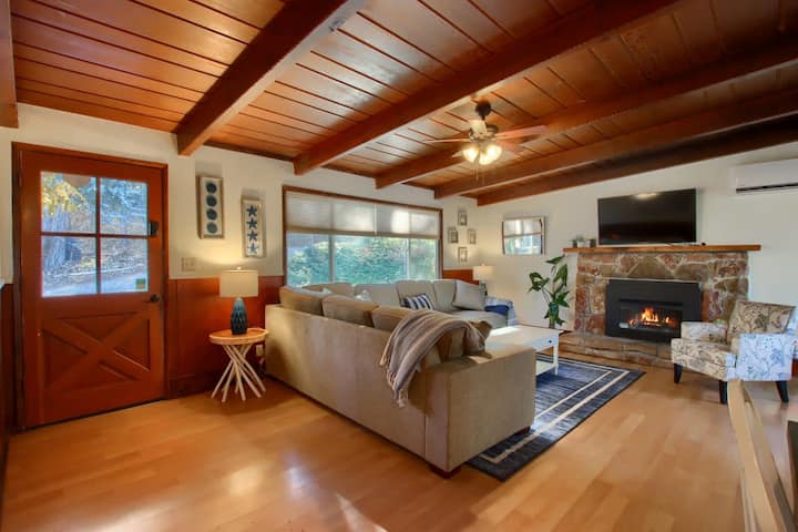 Dog Friendly, Blue Door Yosemite & Bass Lake - Oakhurst, CA