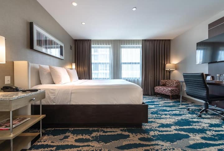 3 Convenient Units Minutes To Navy Pier! - Chicago, IL