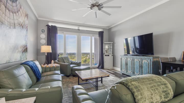 Breathtaking Penthouse At Laketown Wharf In Pcb - Panama City Beach, FL