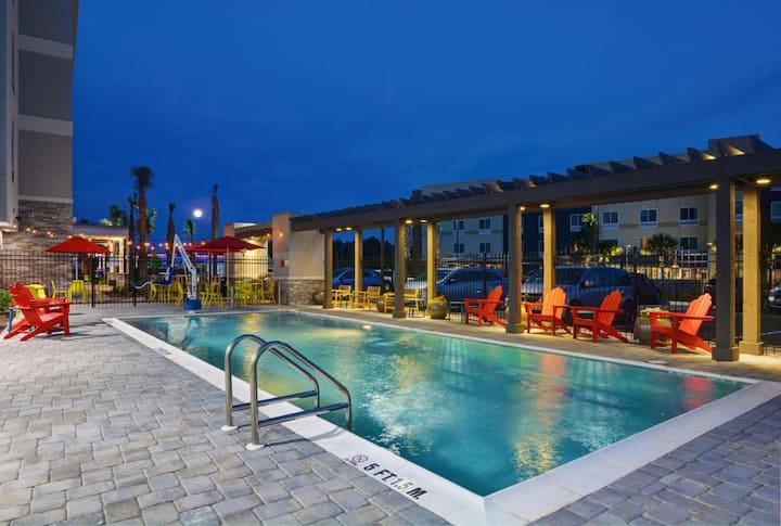 Best Place To Unwind! 4 Comfortable Units, Pool - Panama City Beach, FL