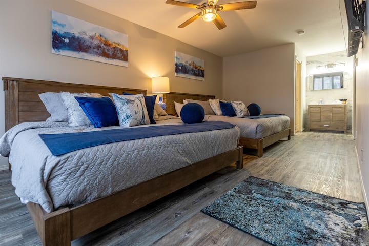 Riverside Retreat Hotel-style. 2 King Beds - Fernie