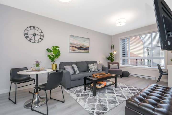 Modern Lush Living - Abbotsford