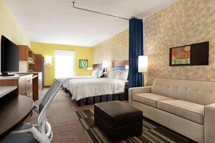 Convenient Getaway! Pets Allowed, Free Breakfast - Savannah, GA