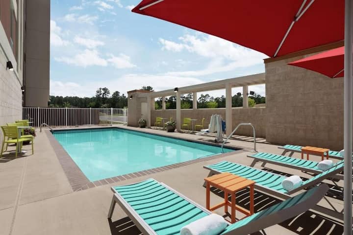 Convenient Getaway! Pets Allowed, Free Breakfast - Pooler, GA