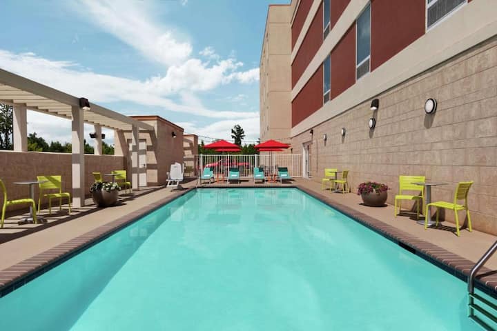 Chic Retreat! 2 Units W/ Kitchen, Free Breakfast - Savannah, GA