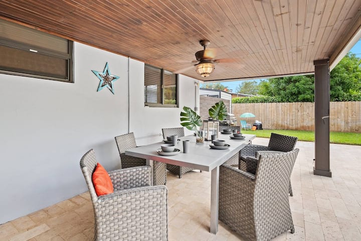 Pool | Fenced Yard | Prime Location | Dog Ok - Fort Lauderdale, FL