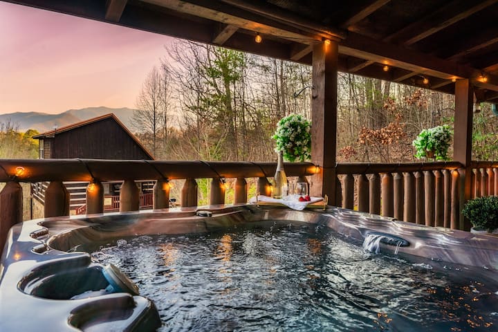 Honeymoon | Luxury | View | Indoor Pool & Hot Tub - Gatlinburg, TN