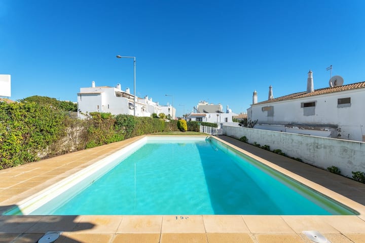 Serene Spacious House | Pool & Garden By Hostwise - Albufeira