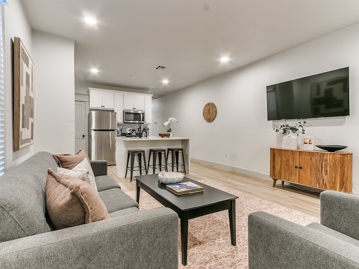 Newly Renovated Half Duplex, Great Location In Okc - Oklahoma City, OK