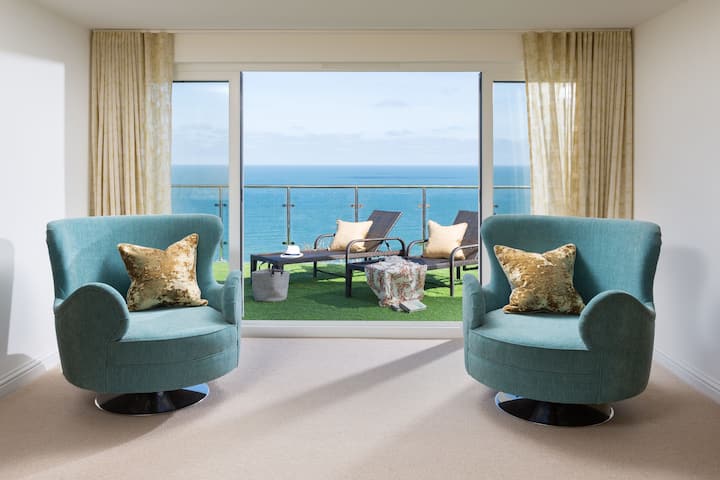 Scots Craig – Sleeps 8, On-site Parking, Sea Views - Penzance
