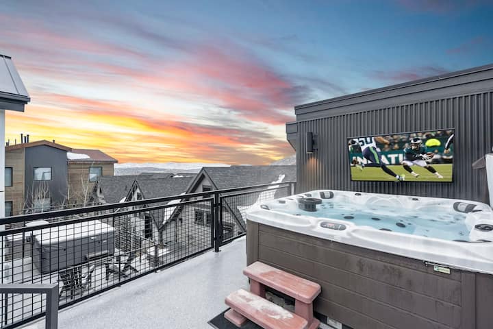 Luxe Park City Ski-in/ski-out Retreat - Park City, UT