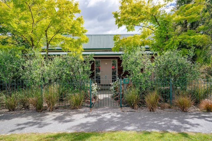 Green Oasis - Cromwell Holiday Home - Cromwell