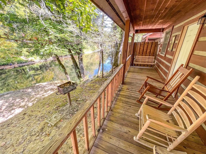 Cabin #1 - Riverfront W/ Gas Fireplace And More! - Cherokee, NC