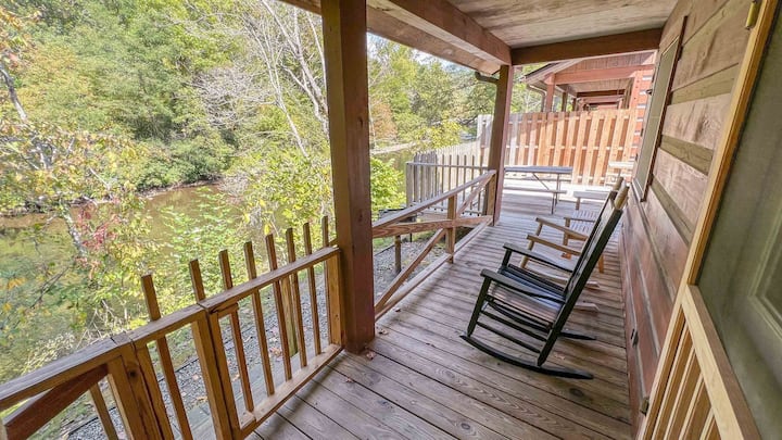 Cabin #3 - Riverfront W/ Gas Fireplace And More! - Cherokee, NC