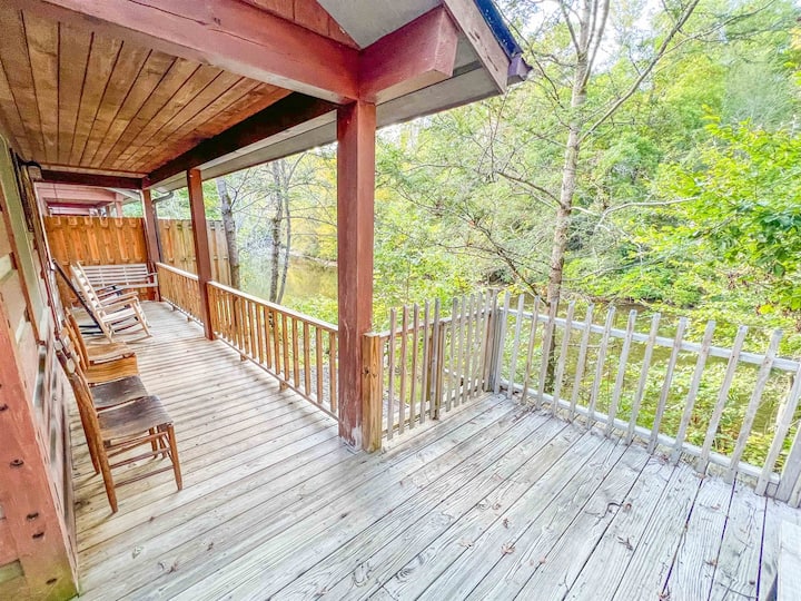Cabin #5 - Riverfront W/ Hot-tub & Gas Fireplace! - Cherokee, NC