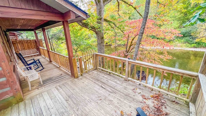 Cabin #6 - Riverfront W/ Gas Fireplace & More! - Cherokee, NC