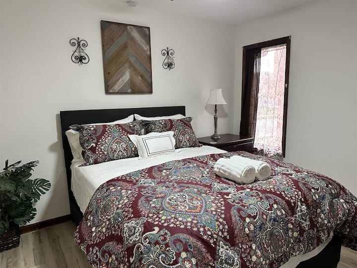 Old Aristocracy Hill 1br Quiet Apartment Downtown! - Springfield, IL