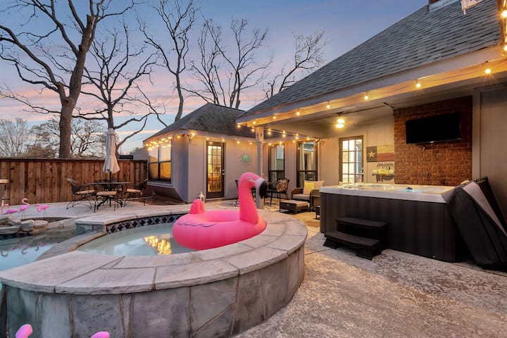 Saltwater Pool, Hot Tub, Arcade, Foosball - North Richland Hills, TX