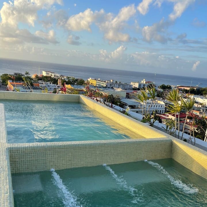 Downtown Condo With Rooftop Pool & Gym - Cozumel