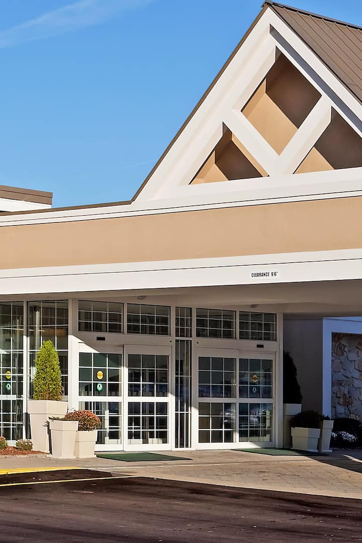 Airy Home Base For Events At Xfinity Center - Foxborough, MA
