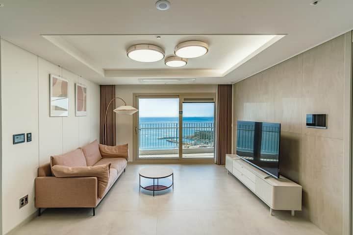 #오시리아 #롯데월드 #용궁사 #송정역 Full Ocean 로얄스위트8 방3 - Busan