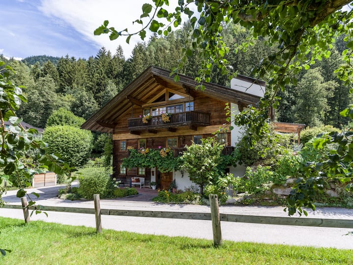 Idyllisches Ferienhaus Am Waldrand Im Zillertal - Zillertal