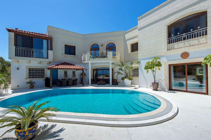 Villa Alexandra: Sunset Sea Views, Jacuzzi & Sauna - 몰타