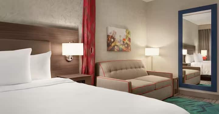 Modern Comfort: Kitchenette, Free Breakfast! - Chicago Union Station