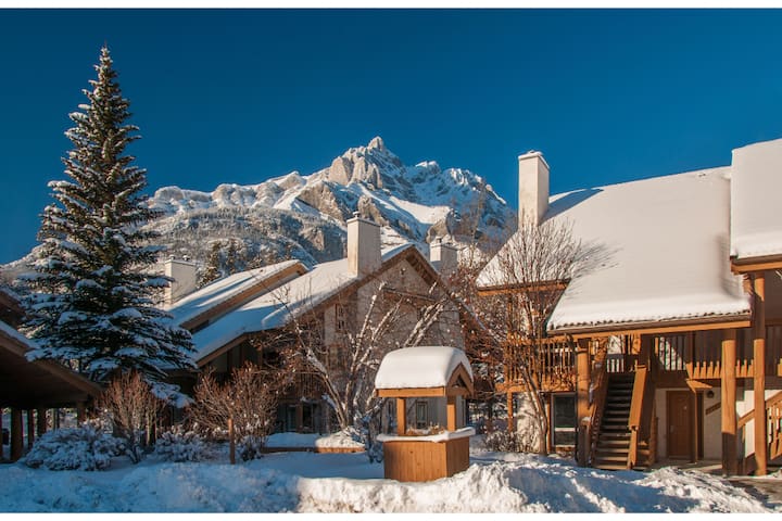 Deluxe, Bright, Spacious | Base Of Tunnel Mountain - Banff