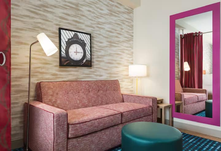 West End Avenue Escape: 3  Relaxing Units! - Nashville, TN