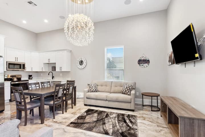 Luxury Mini Mansion: Near French Quarter - New Orleans, LA