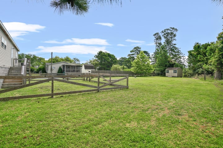 Charlie's Cove | Fenced Yard + Pet Friendly - Chincoteague, VA