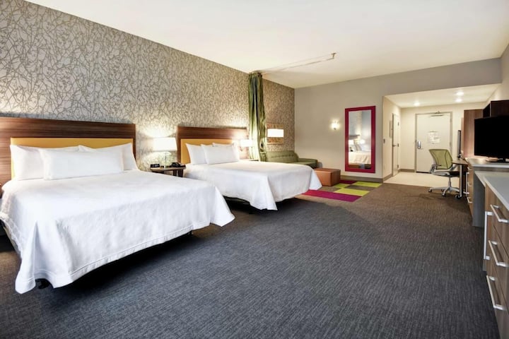 Comfort & Convenience! Pool, Free Breakfast! - Jekyll Island, GA