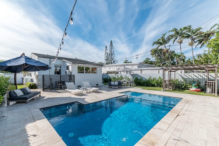 Casa Belle: 3bd+den, Pool, Sleeps 9 Near Brickell - Miami, FL
