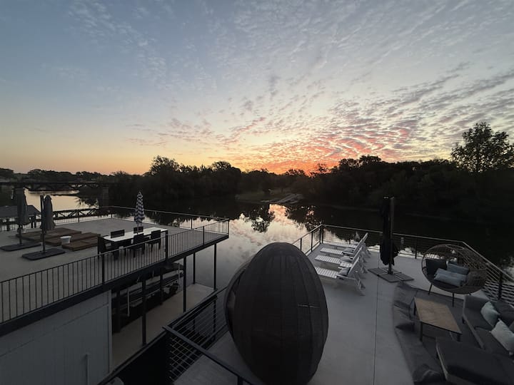 Lake Lbj Waterfront Boat Slip, Hot Tub, Sleeps 14 - Kingsland, TX