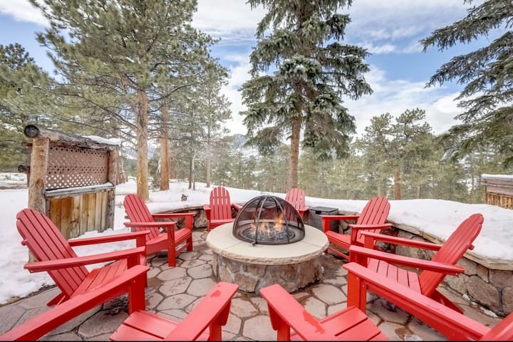 Luxury Cabin Oasis | Sleeps 18! Firepit & Gameroom - Estes Park