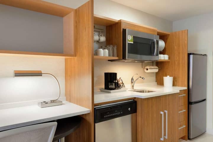 Oasis In Florida City: 2 Stylish Units W/kitchen! - Homestead, FL