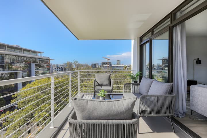 Central Modern Sea Point Gem | No Loadshedding - Le Cap