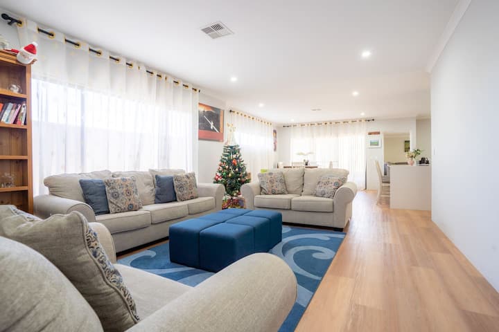 Premium 4br Home • 75" Tv • Garage • Sleeps 8 - Perth