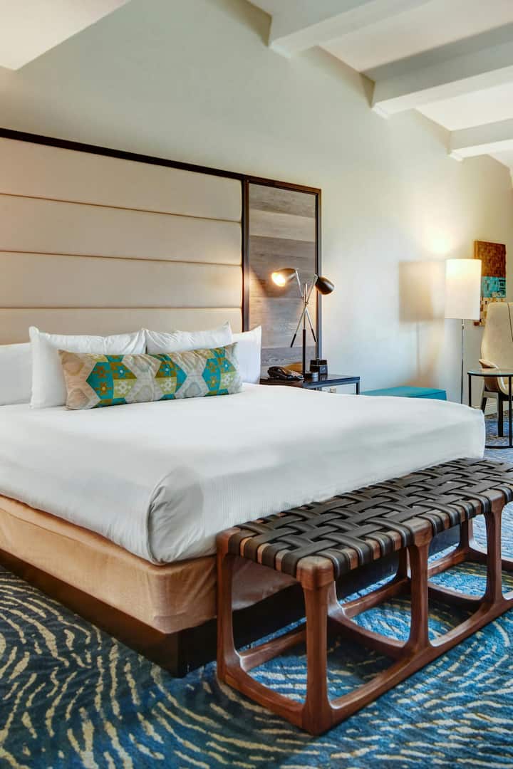 Beachy-chic Digs & Balcony Or Patio With Views - San Diego, CA